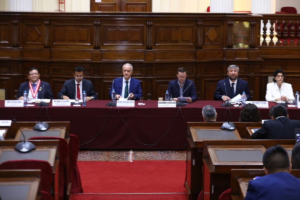 Escuálido y huérfano proyecto ley del Ejecutivo para adelanto de ...