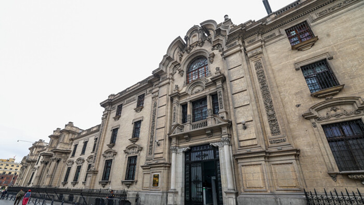 Gobierno oficializa Política General 2025-2026: “Transición democrática ...
